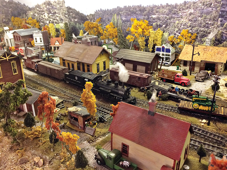 Short Line Model Railroad Club heading down the highway – Sun Lakes Splash